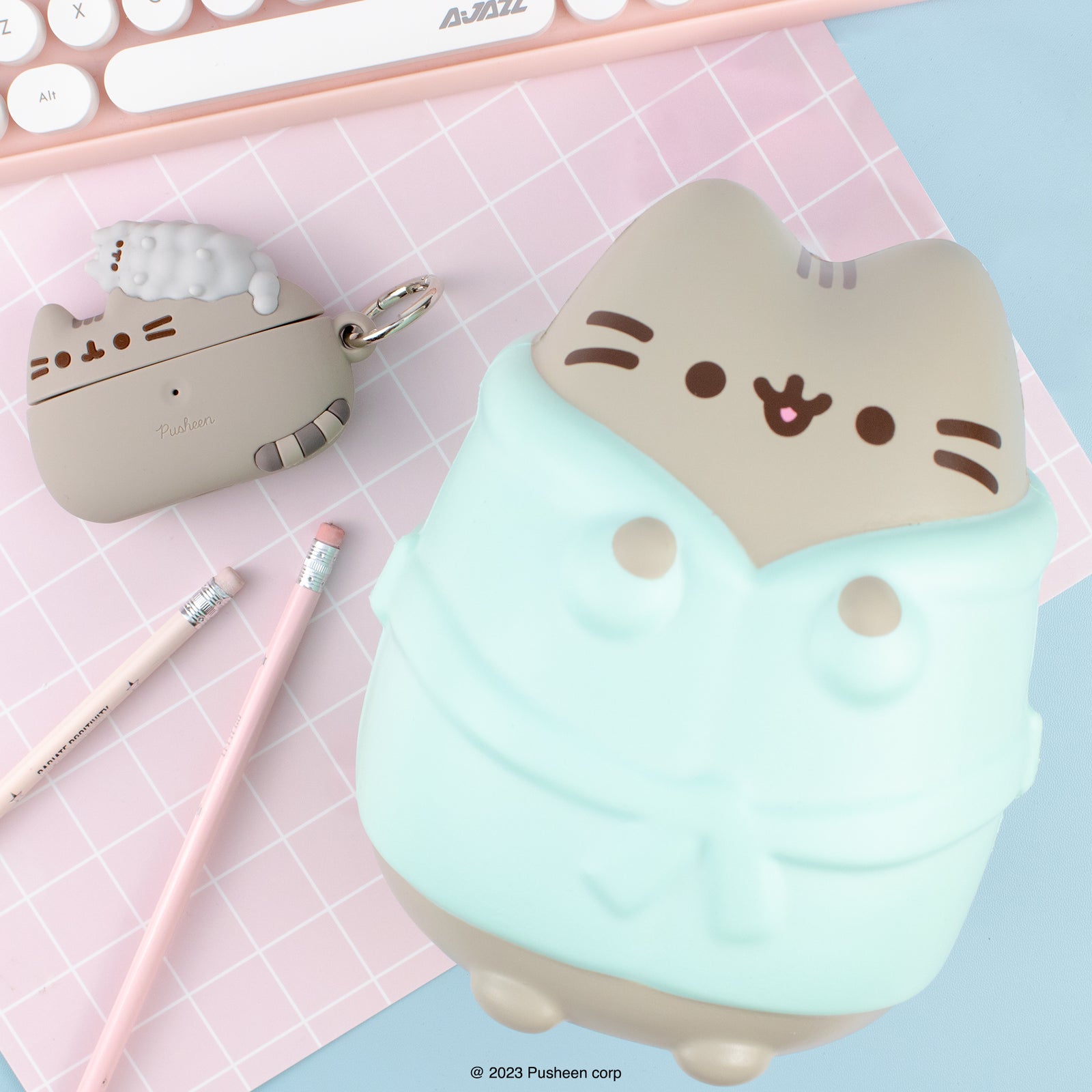 Pusheen Jumbo Squishy - Pusheen in Bathrobe